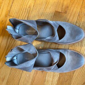 Antelope | Shoes | Rare Antelope Womens Lalana K1 Light Grey Suede ...